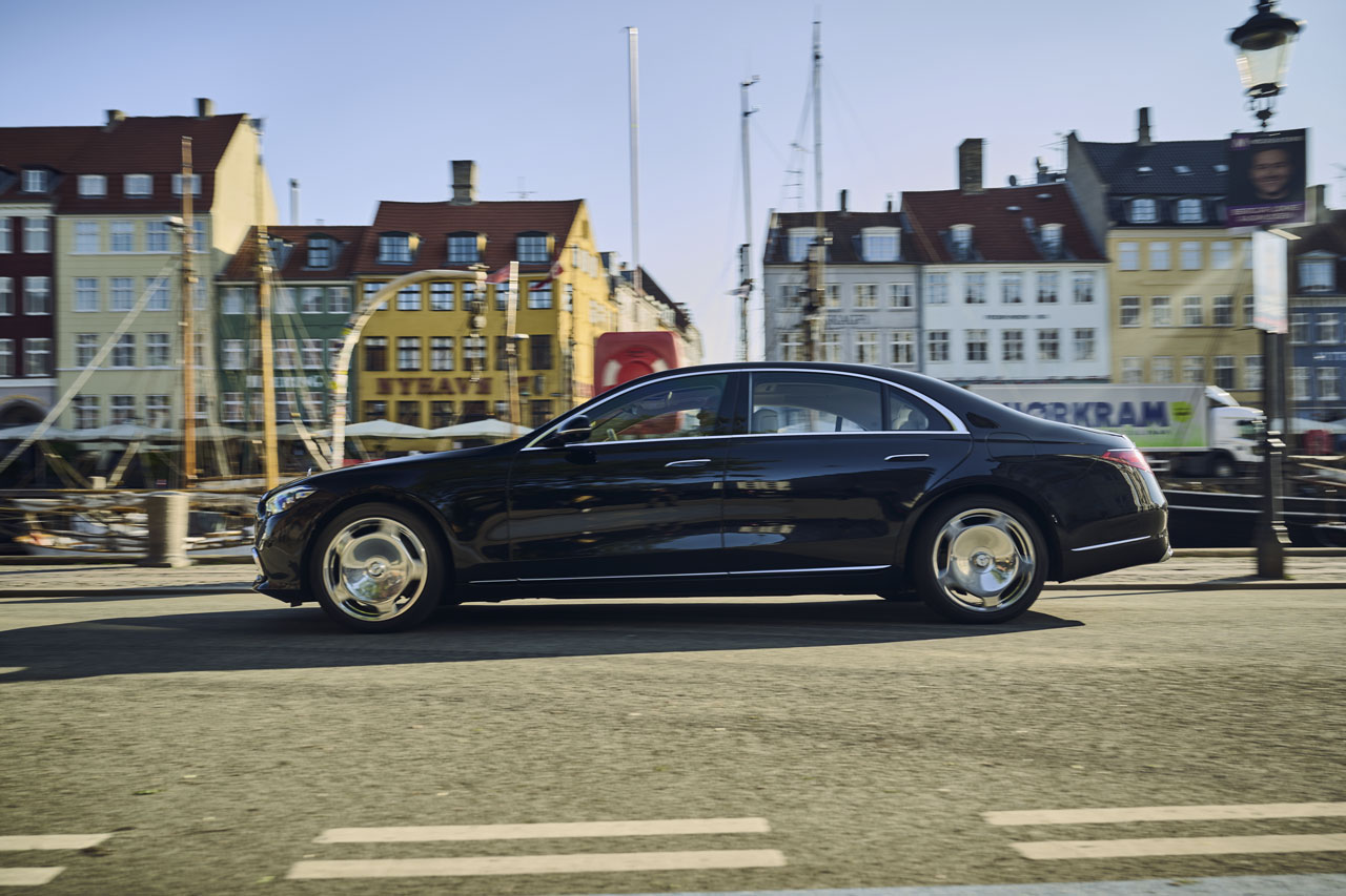 DL Limousine Service Copenhagen Denmark | Airport Transfer